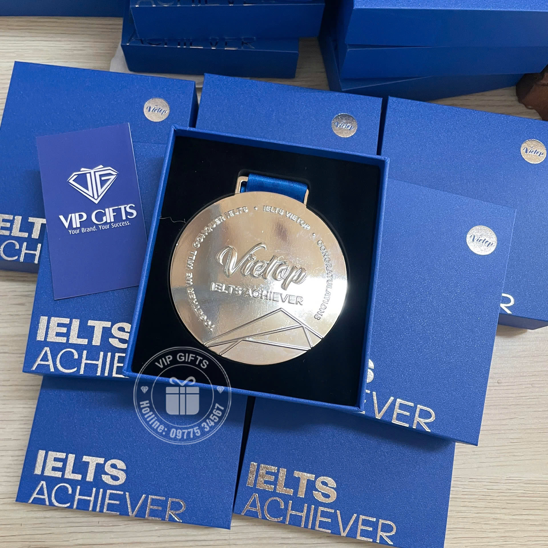 Huy Chương Vinh Danh – Vietop IELTS Achiever - Quà Tặng VIP